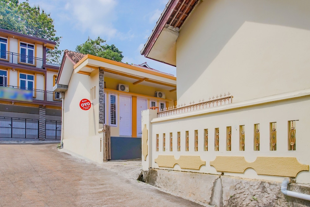 Hotel O Wisma Bambu Syariah - Bandar Lampung