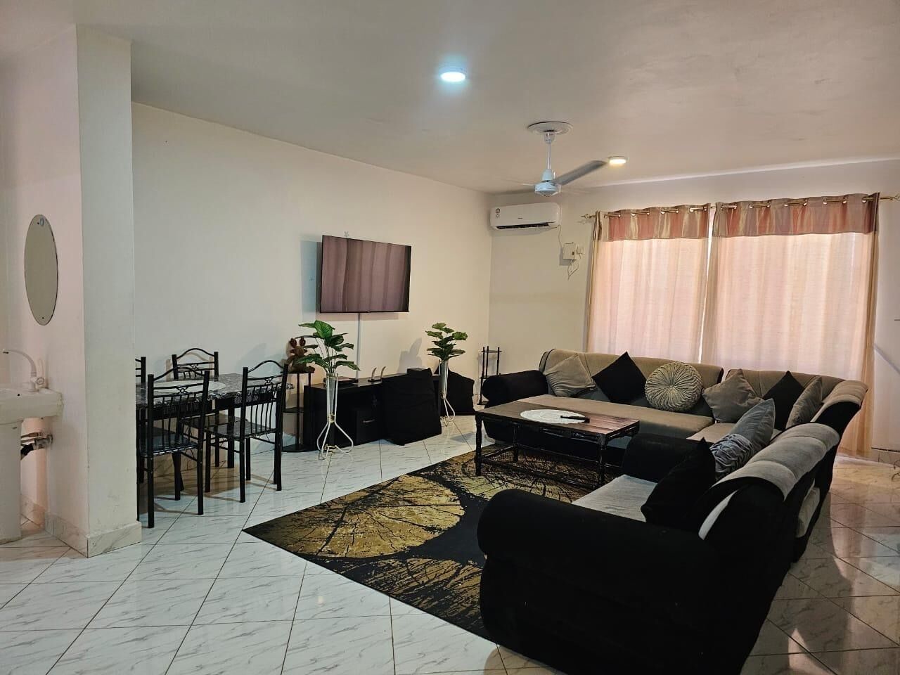 2 Bedroom House With Air Conditioning Near The Beach :) - Mombasa