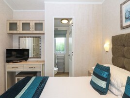 2 quartos, individualmente decorados, individualmente mobiliados