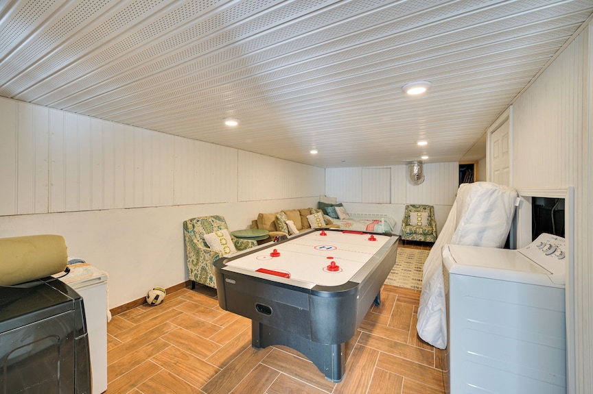 Weymouth Waterfront Getaway W/ Swim Spa & Hot Tub - Boston, MA