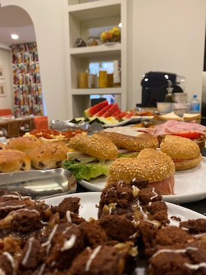 Pequeno-almoço tipo buffet diário incluído 