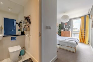 Apartamento básico, várias camas | 2 quartos, espaço de trabalho para notebook
