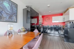 Apartamento básico, várias camas | Opções para refeição