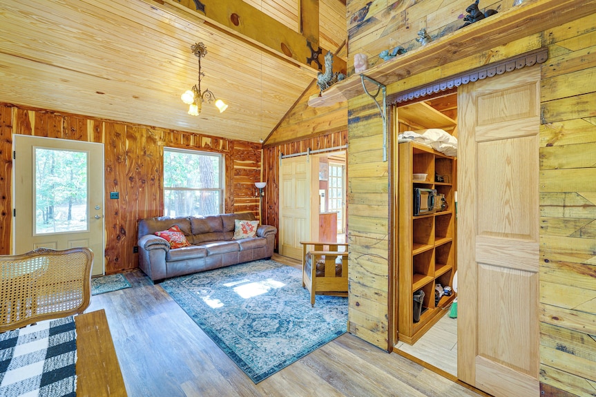 Pet-friendly Eureka Springs Rental W/ Private Deck - Eureka Springs, AR