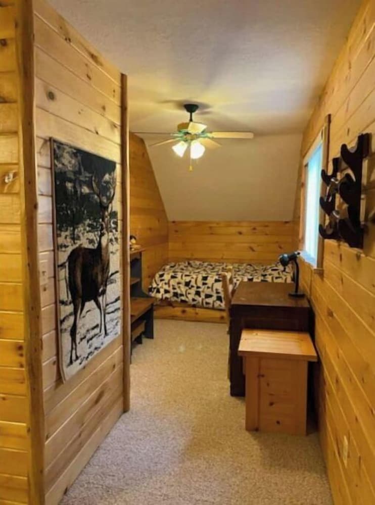 Cabin In Grayling, For All Your Activities Near Lake Marguerite And More …… - Grayling, MI
