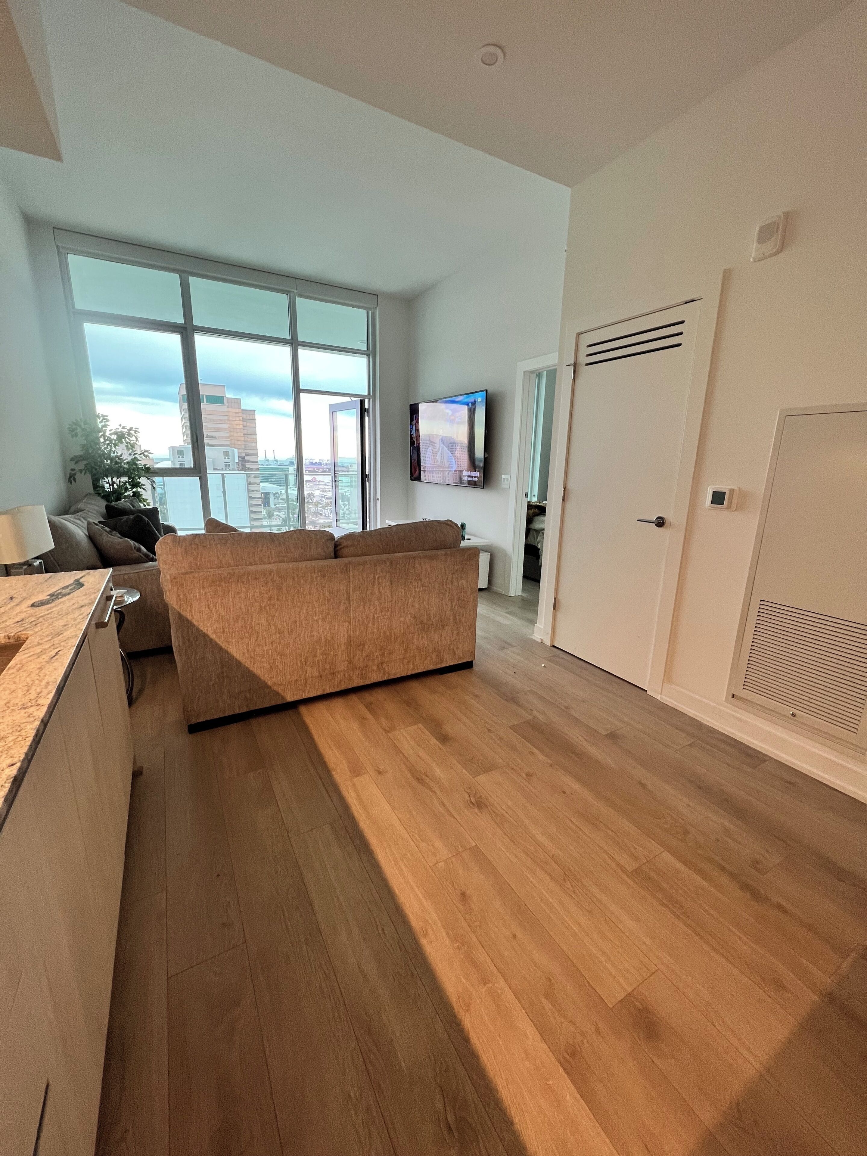 Stunning Ocean View Penthouse 1bd 2br - Carson