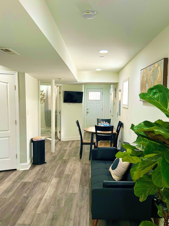 The Castle3 Condos For Family, Friends & Business - Washington, DC