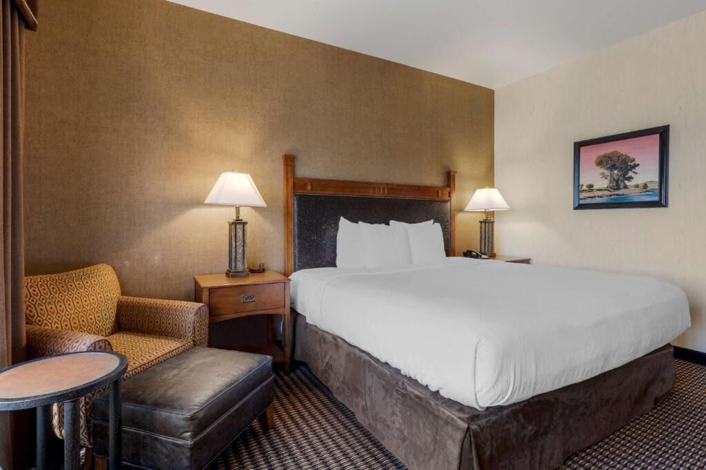 Bryce Canyon Hideaway! Free Breakfast, Outdoor Pool, Free Parking! - Bryce Canyon National Park, UT