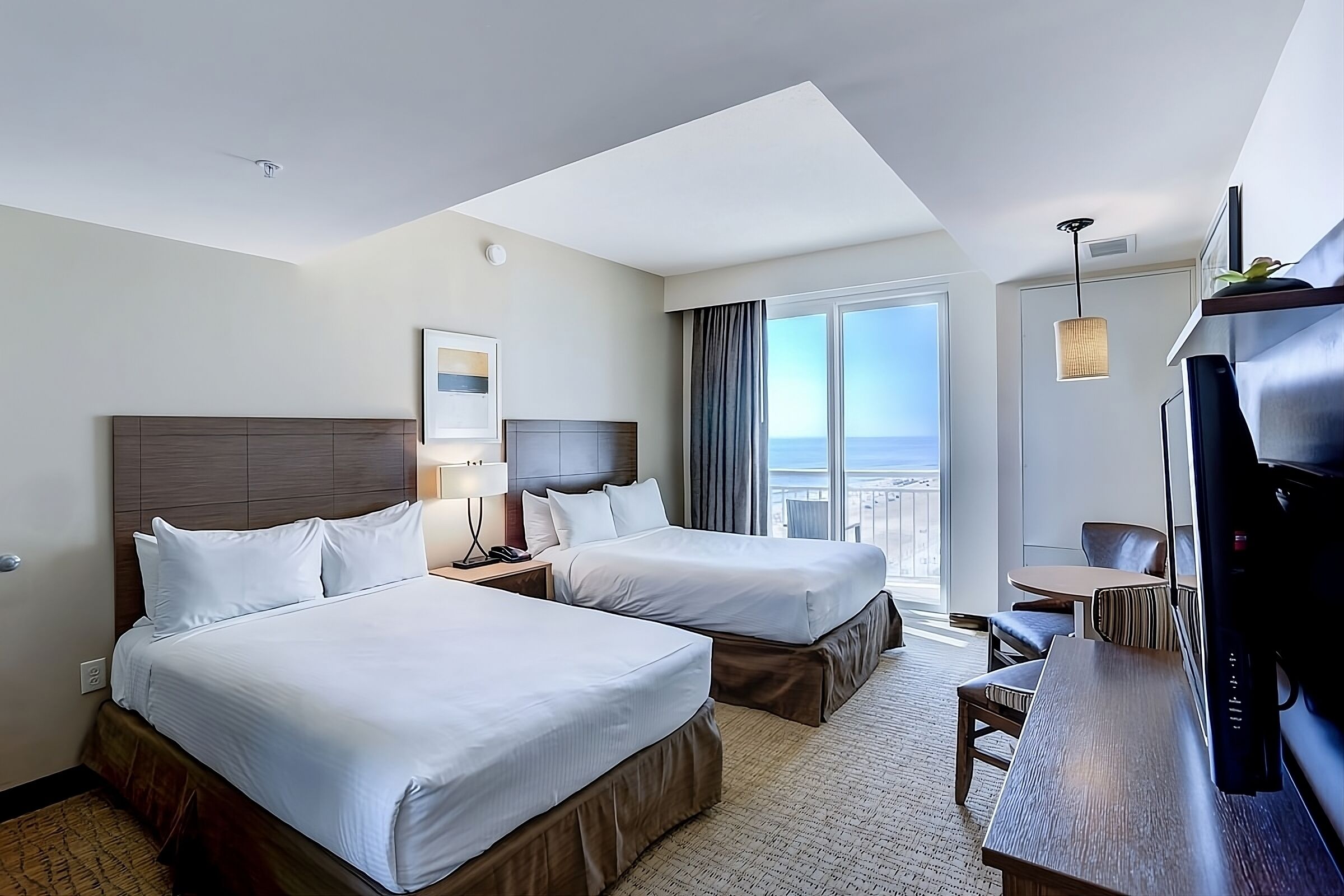 Luxury Hotel With Beach Access! Outdoor Pool, Kitchenette, Indoor Pool! - Virginia Beach, VA