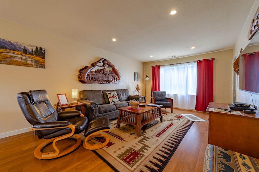 11a Roosevelt Elk Suite At The Meadow Site - Redwood National and State Parks