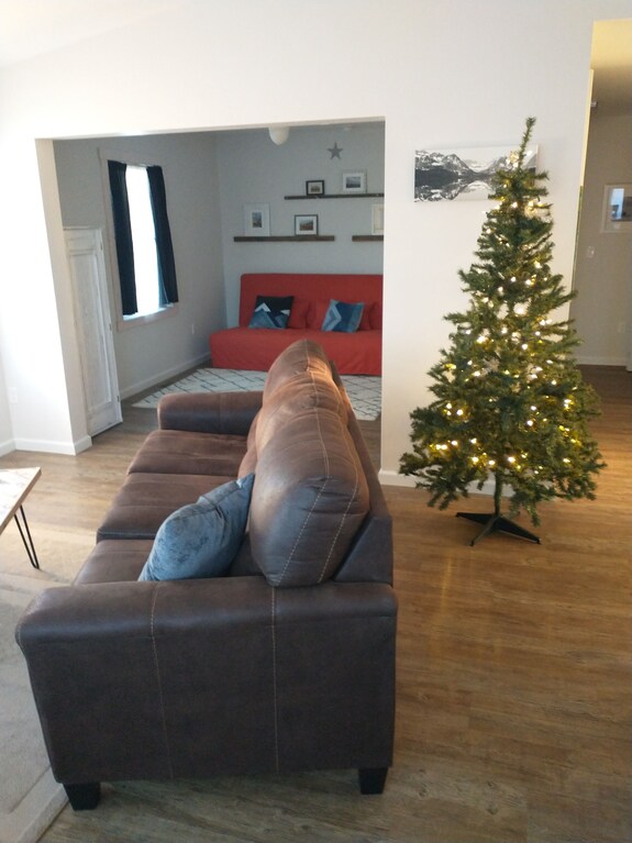 Highway 2 Modern Cottage - Glacier County