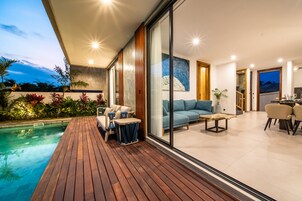 Villa Deluxe, 3 quartos, não fumadores, vista para a piscina | Terraço/pátio interior
