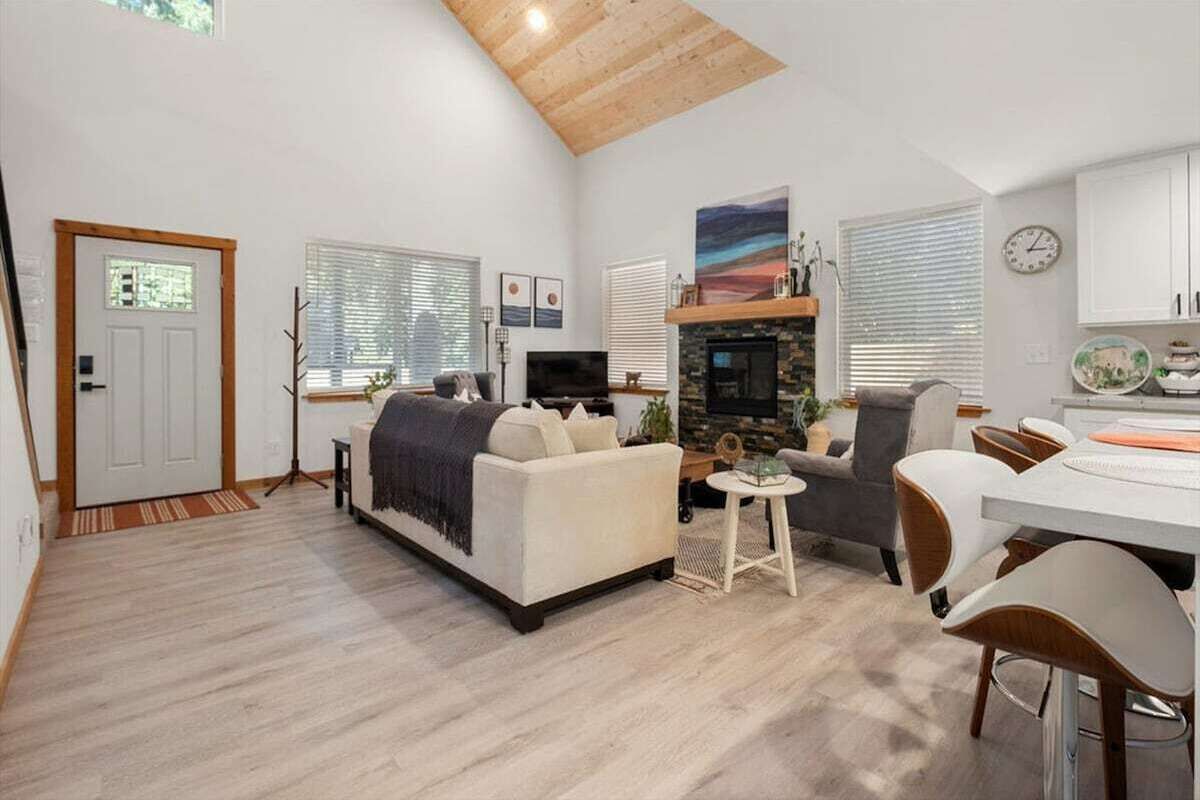 Perch - Cozy Pines: Nature's Escape! Cabin Retreat W/ Private Hot Tub - Ashford, WA