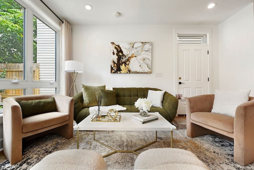 Hostwise Stays Pet Friendly, Balcony & Patio, And An Easy Walk To Bars & Restaurants! - Pittsburgh, PA