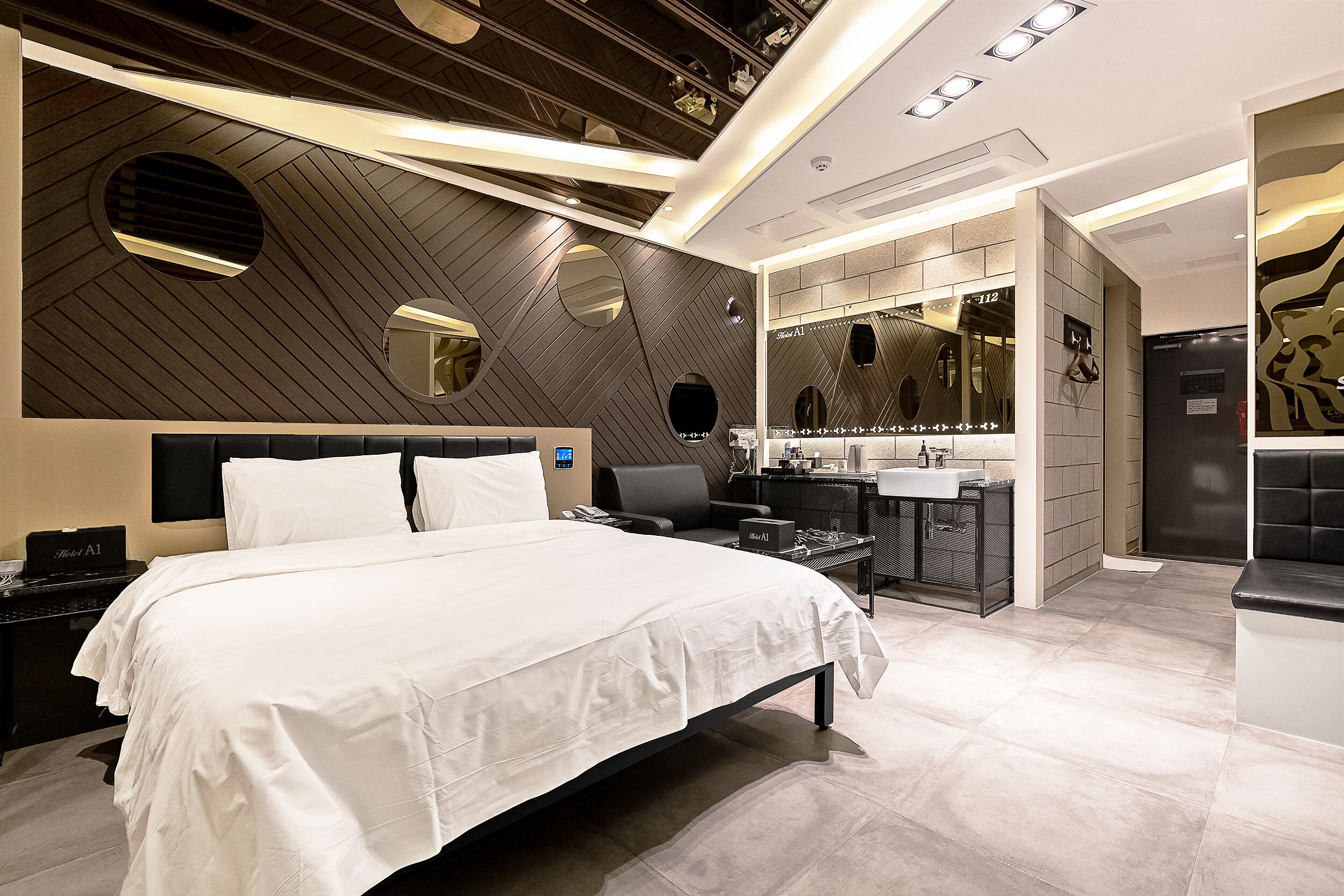 Deluxe (Remote) (Includes 2 Hotel-style Korean buffet) | Secretária, Wi-fi grátis, roupa de cama fornecida 