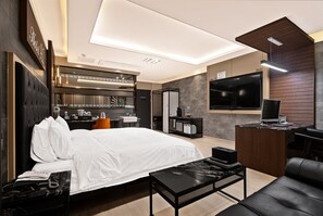 Suite Empresarial | Secretária, Wi-fi grátis, roupa de cama fornecida