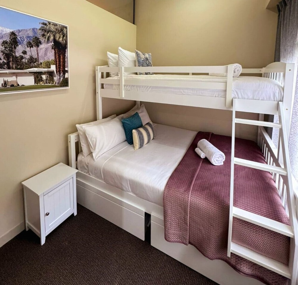 Manaaki Alpine Retreat Central Cbd ~ Spa ~ Garage - Queenstown, New Zealand