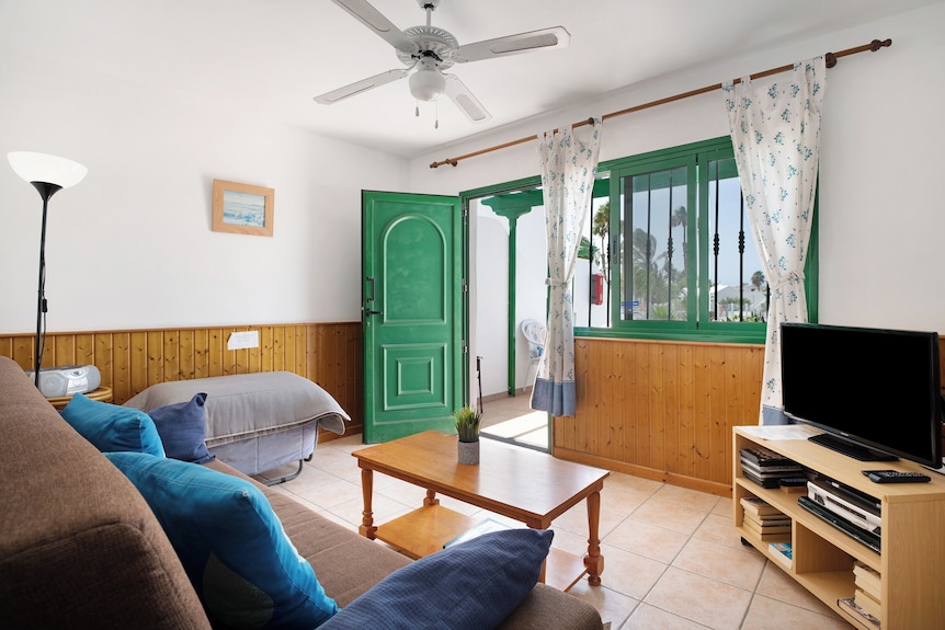 Vacation Apartment 'Jardin Del Sol 32' With Shared Pool, Private Terrace And Wi-fi - Playa Blanca