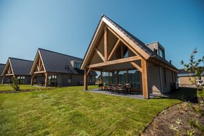 Vila, 4 quartos | Individualmente decorados, individualmente mobiliados, Wi-Fi de cortesia