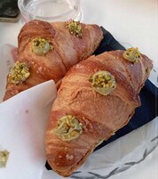 Café da manhã completo grátis todos os dias