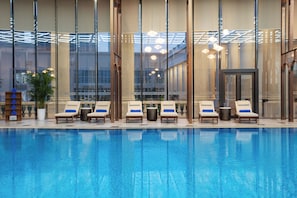 Piscina interna, piscina externa