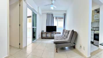 Apartamento 315 | Sala de estar | Smart TV de 42 polegadas com canais digitais, Netflix