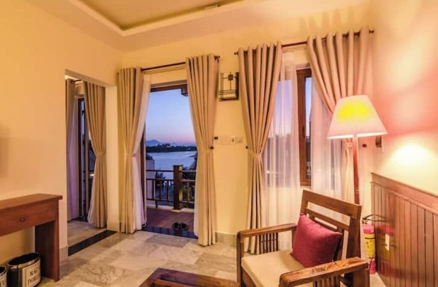 Top Floor One-bedroom Suite Overlooking Lazy River - 호이안