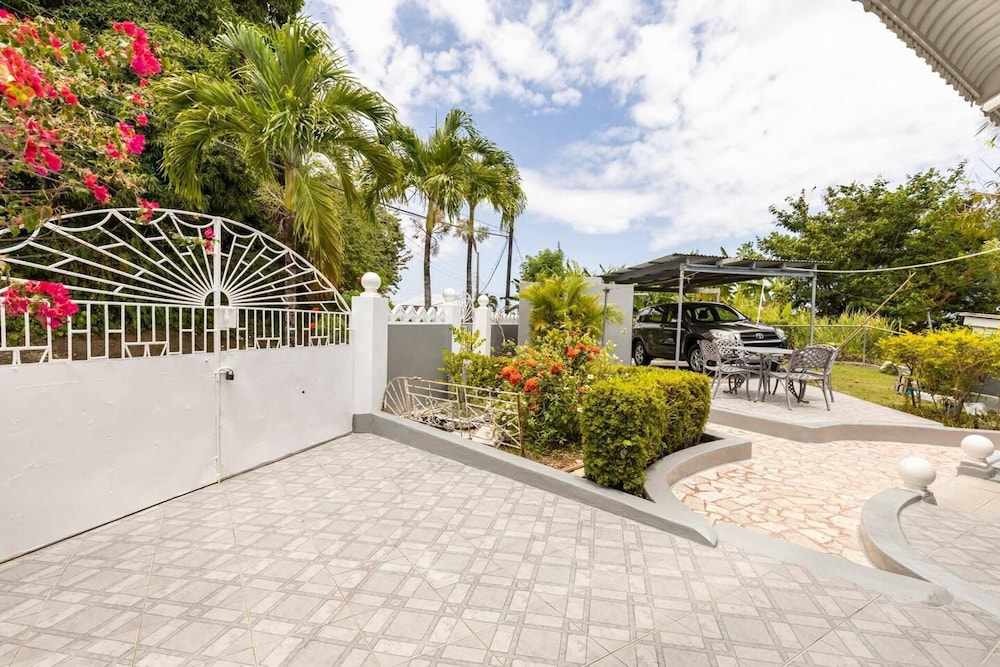 Serenity 2-bed Apartment In Port Antonio - Port Antonio