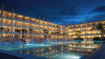 Fachada do alojamento (tarde/noite)