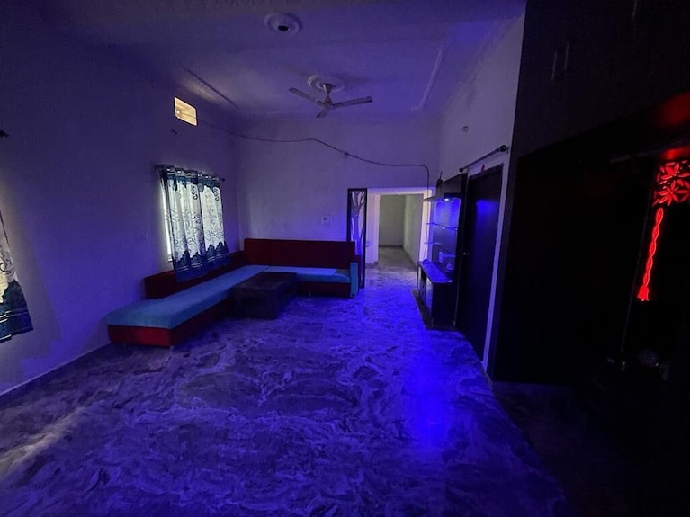 Room In A Home. 10 Minutes To The Baba Baidhyanath Temple - Deoghar