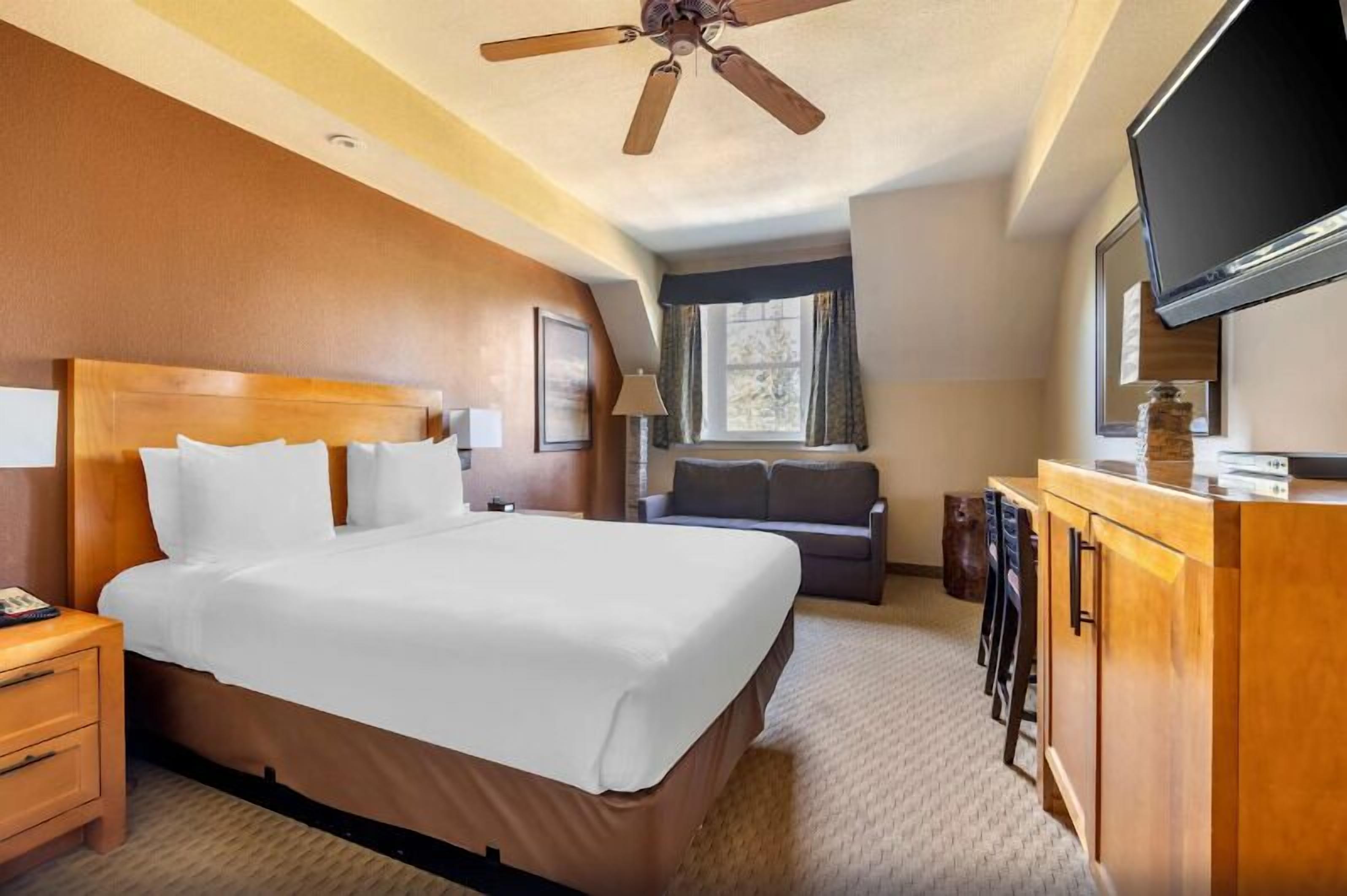 Serene Retreat In South Lake Tahoe! Swimming Pool, Kitchenette! - South Lake Tahoe, CA