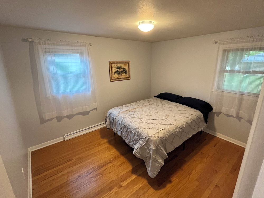 Cozy Ranch Near Lambeau And Titletown - Green Bay, WI