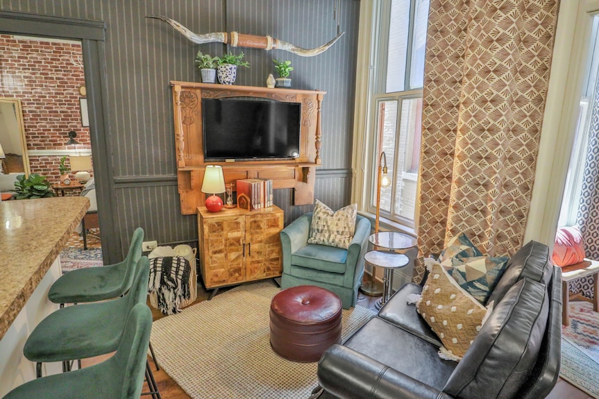 2 Bdrm Sits On Riverwalk - San Antonio, TX