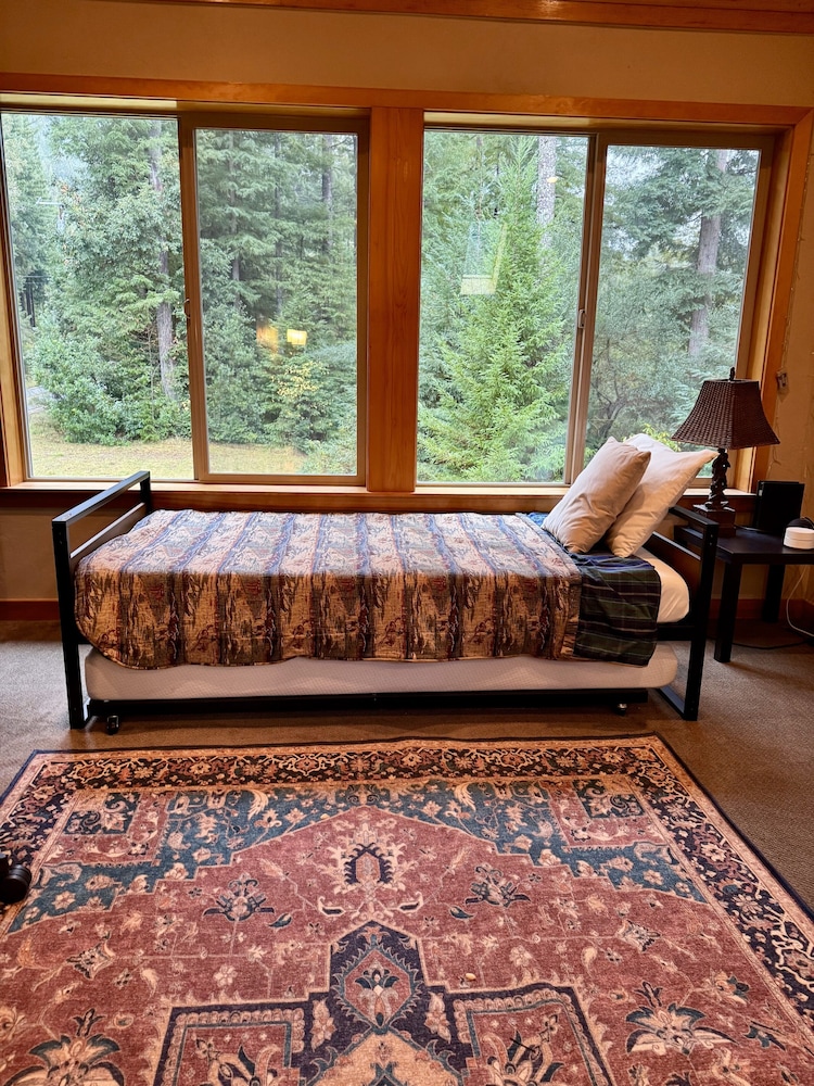Golden Grove On the River! Amazing home above the Smith River. - Del ...