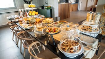 Pequeno-almoço tipo buffet diário incluído