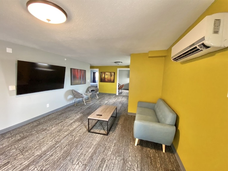 Suite 118 - 1br | 1 Bed, 1 Bath - Bear Country USA, Rapid City