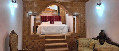 Quarto casal luxo | Quartos à prova de som, ferros/tábuas de passar roupa, Wi-Fi de cortesia