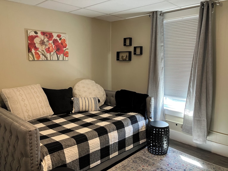 One Bedroom Apt- Part Of A Triplex In Barre Vermont! Great Price! - Montpelier, VT