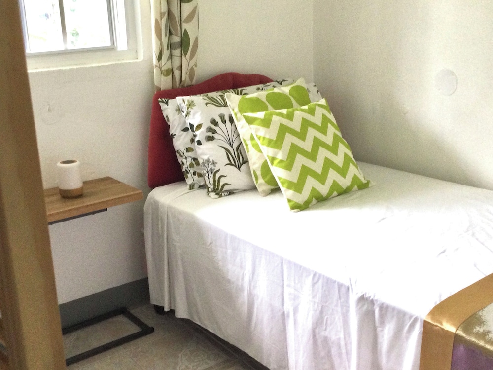 Housesleeps3-seaview-ac-parking-2br-nearbluelagoon - Port Antonio