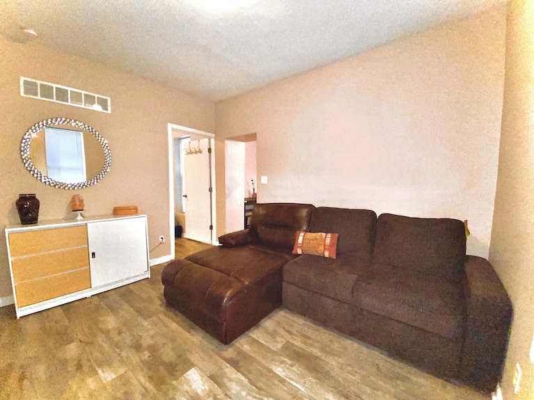 Downtown Hobart Cozy 1 Bedroom - Portage, IN