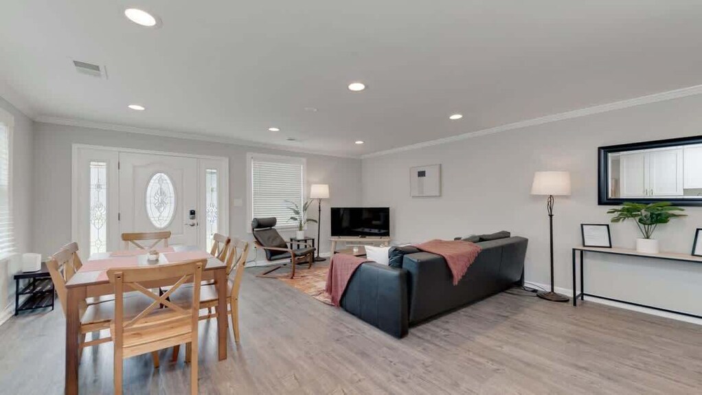 Cozysuites 3br/3ba Charming Colonial Home - Alexandria, VA