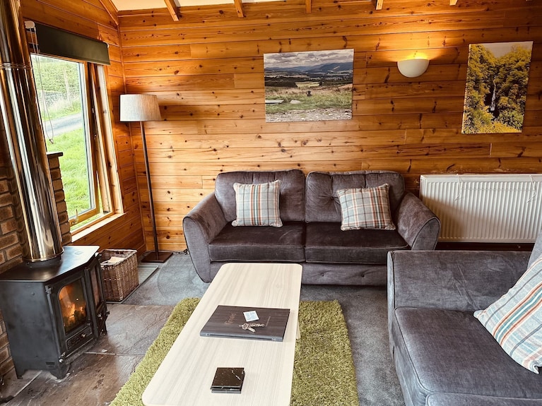 Premium Woodland Lodge With Hot Tub And Woodburner - Aberdeenshire