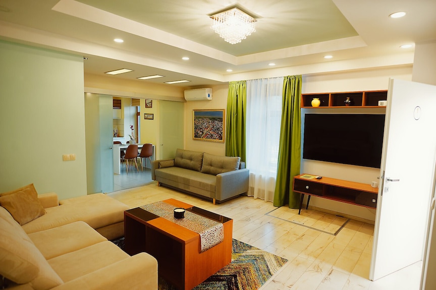 Very Cozy One Bedroom Apartment For A Family Of 4-6. 1 Minute Walk To Salt Mine - Transylvania