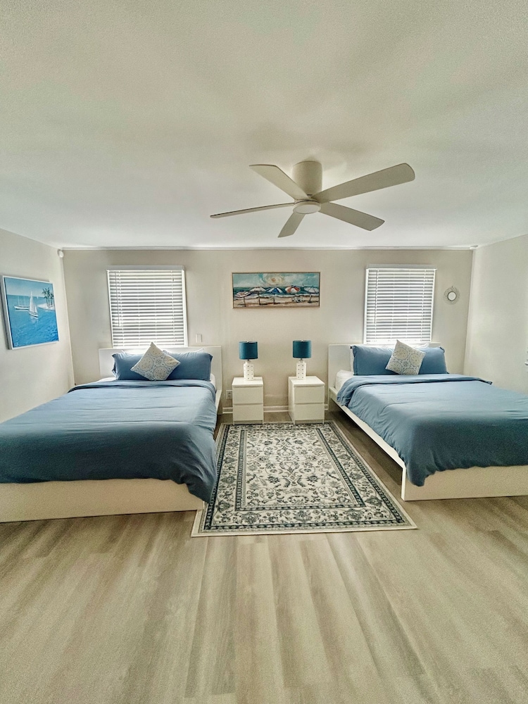 Ocean Breeze House
Summer Vacation Bring The Family. Fishing And Lobster Season - Florida Keys