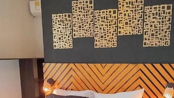 Quarto Duplo Superior, vista para a piscina | Ferro/tábua de engomar, Wi-fi grátis, roupa de cama fornecida