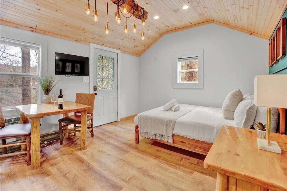 Elements Modern Red | Poconos Cabin In The Pines - Pocono Mountains, PA