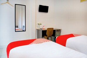 Quarto Twin Standard | Secretária, Wi-fi grátis, roupa de cama fornecida