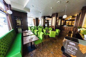 Café da manhã com buffet todos os dias mediante uma taxa