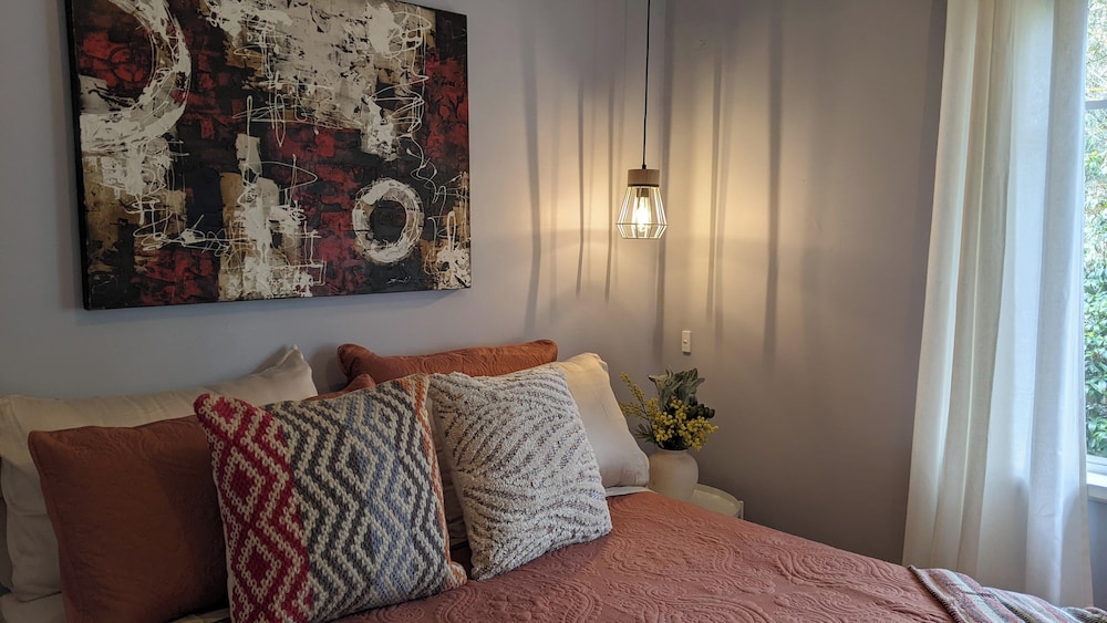 Vintage Olinda Cottage With A Touch Of Modernity & Cafes Walking Distance - 墨爾本