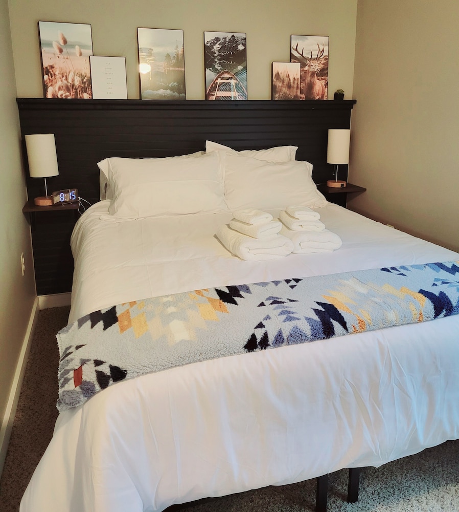 New!! Sleeps 4 With Hotel Style Check-out On 12 Acres - Littleton, NH